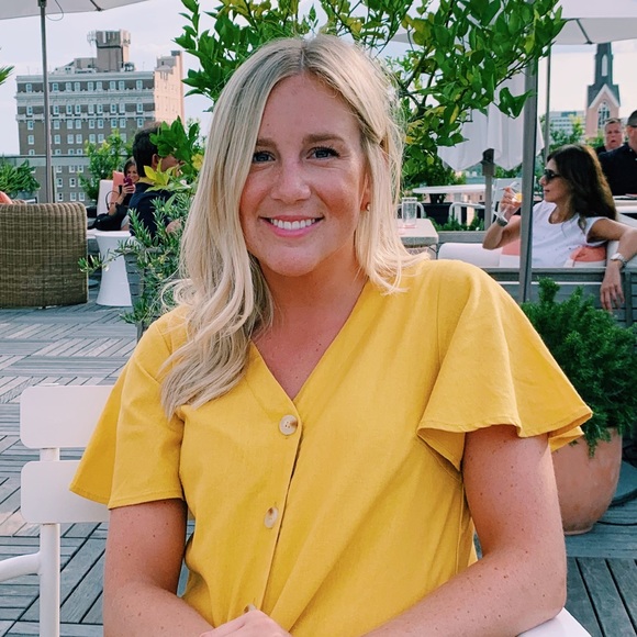 Alison's Closet (@alisoneaton) | Poshmark